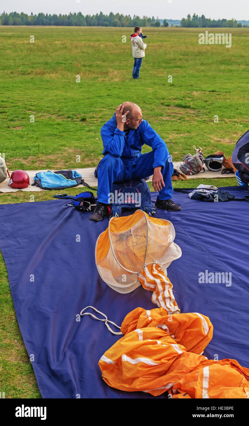 Parachutists - 2014.Packing of parachute Stock Photo - Alamy