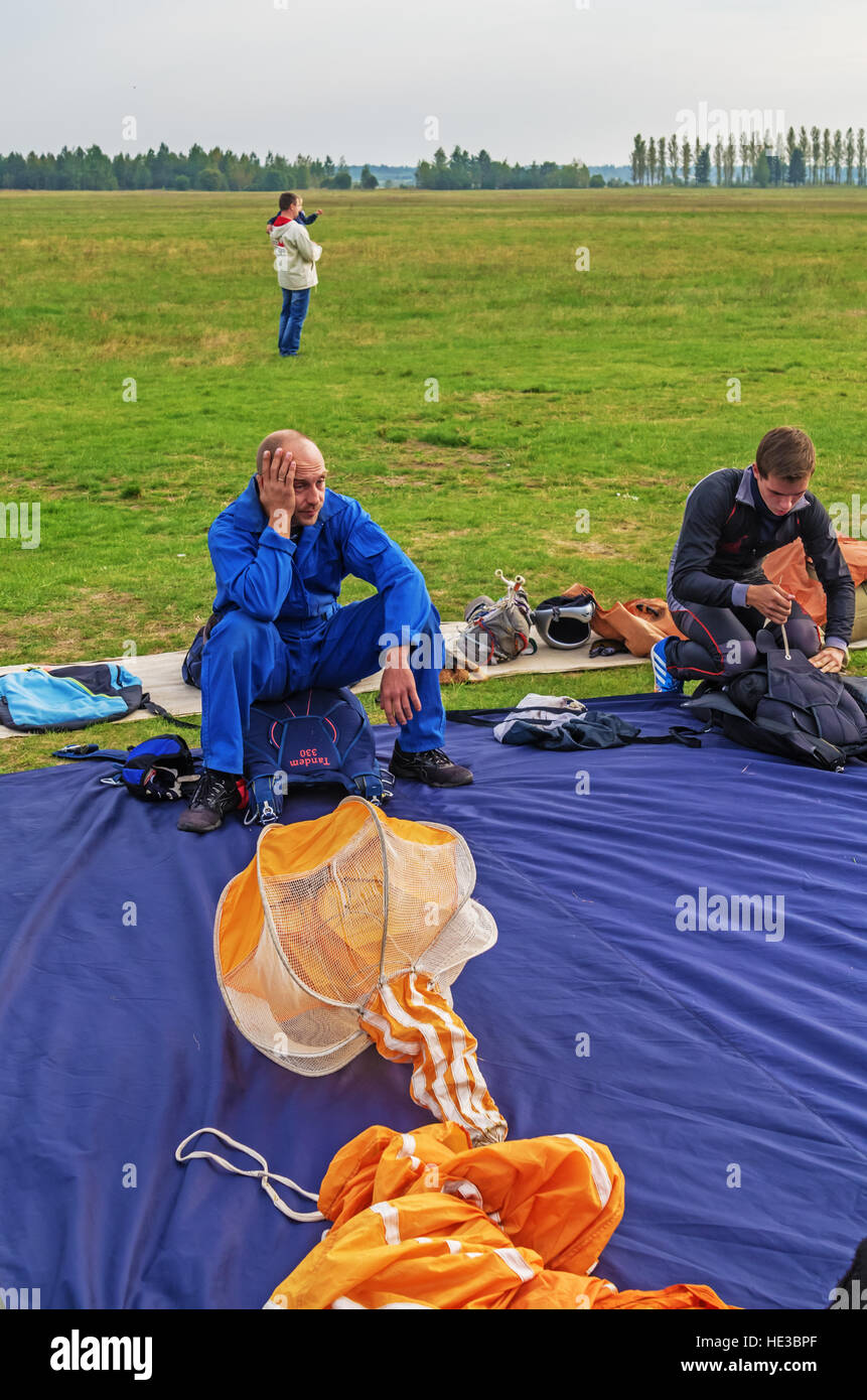 Parachutists - 2014.Packing of parachute Stock Photo - Alamy