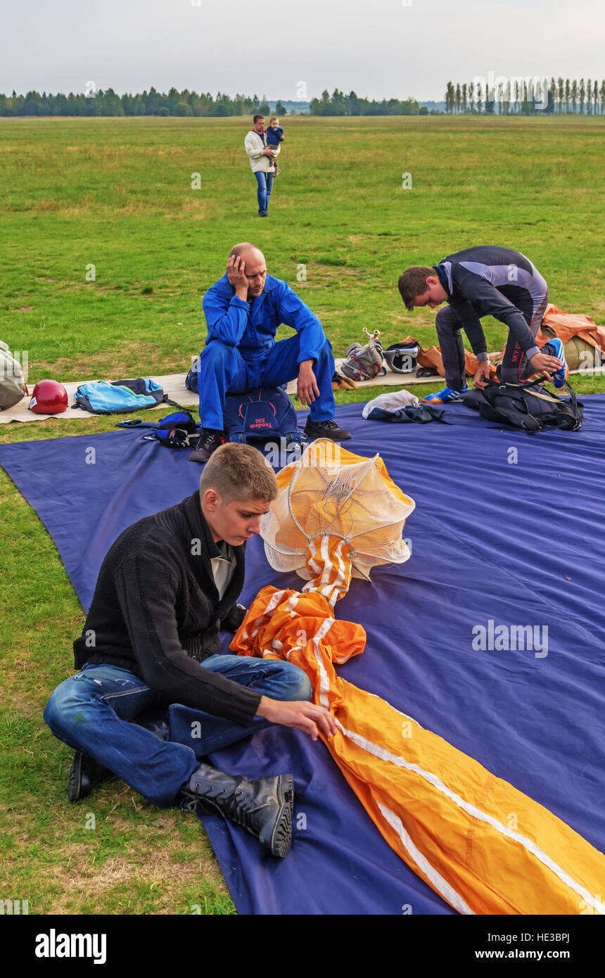 Parachutists - 2014.Packing of parachute Stock Photo - Alamy