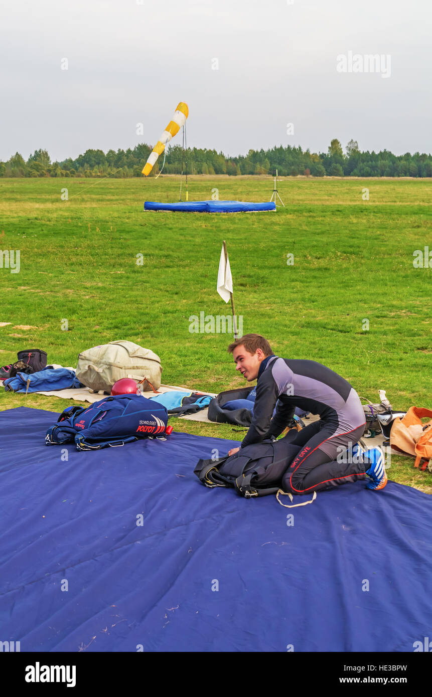 Parachutists - 2014.Packing of parachute Stock Photo - Alamy