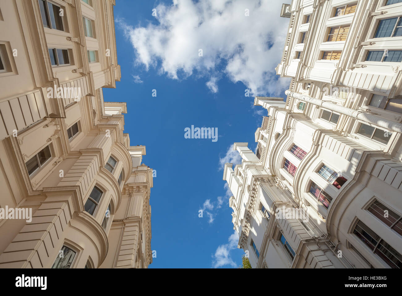 White buildings hi-res stock photography and images - Alamy