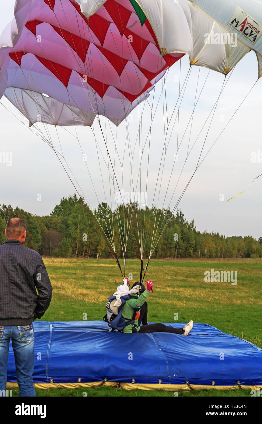 Parachutists - 2014. Landing Stock Photo - Alamy