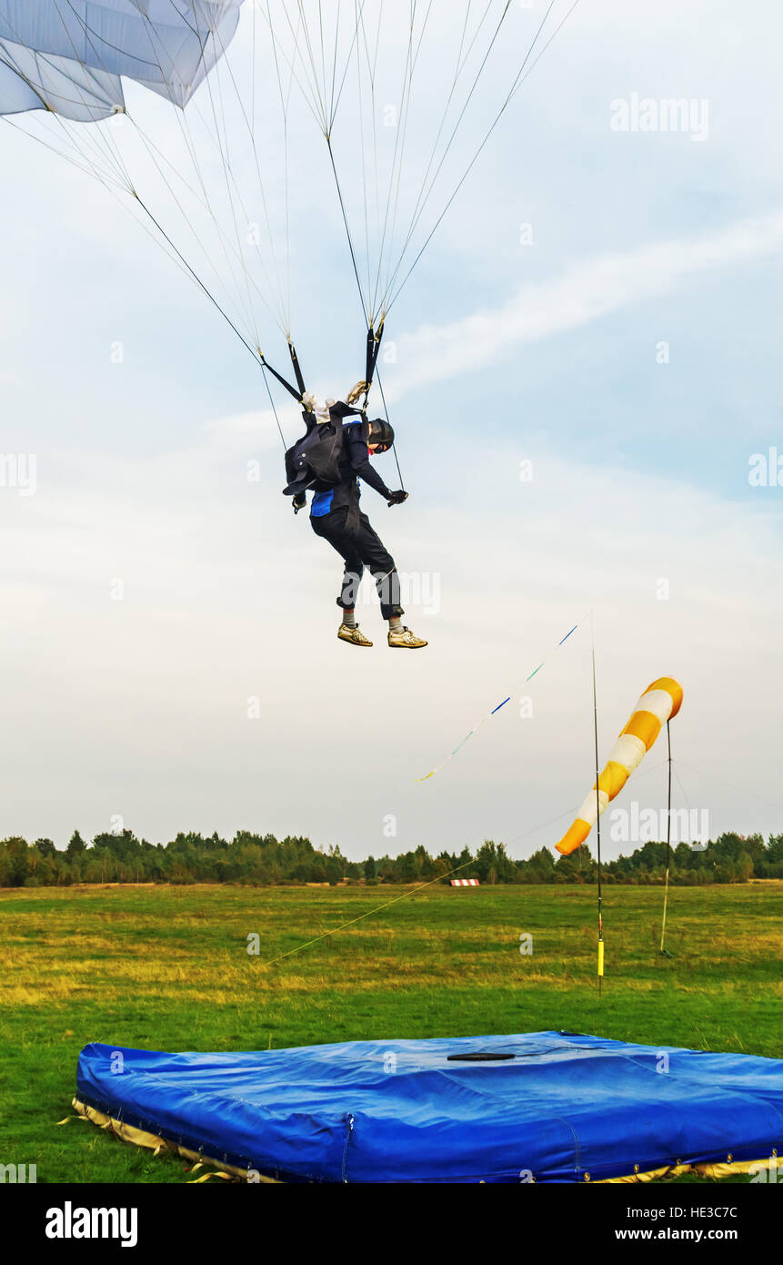 Parachutists - 2014. Landing Stock Photo - Alamy