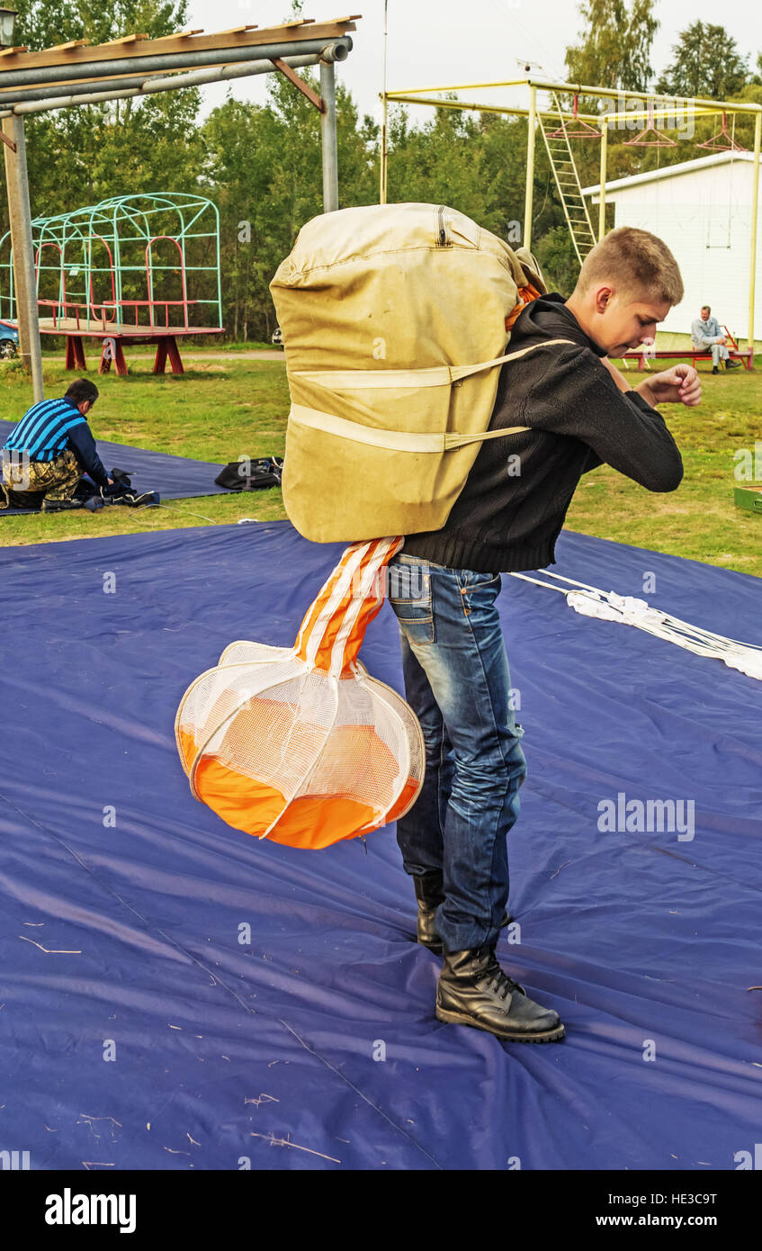 Parachutists - 2014.Packing of parachute Stock Photo - Alamy
