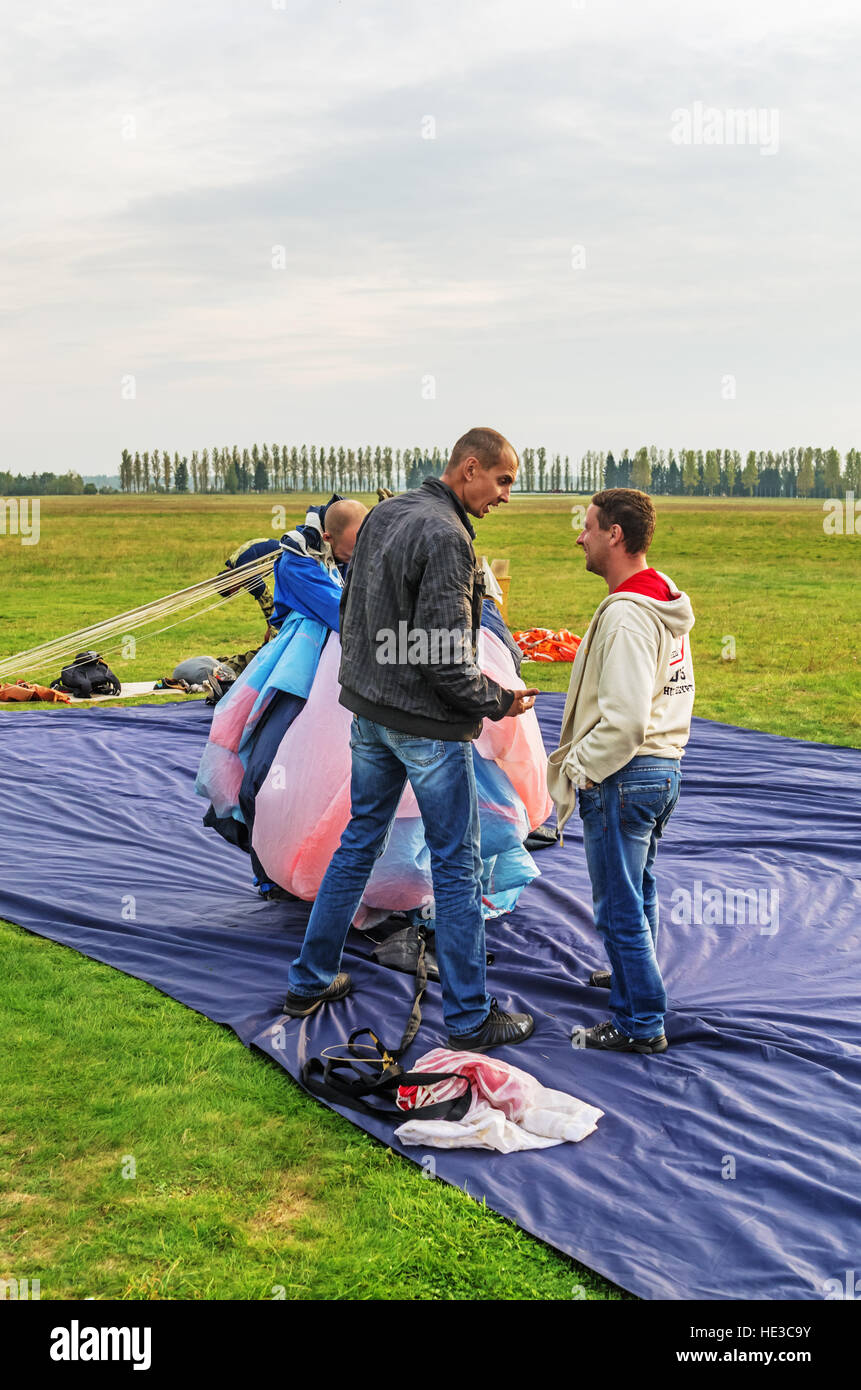 Parachutists - 2014.Packing of parachute Stock Photo - Alamy