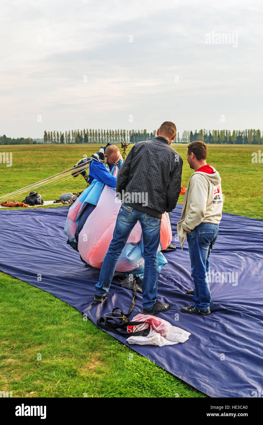 Parachutists - 2014.Packing of parachute Stock Photo - Alamy