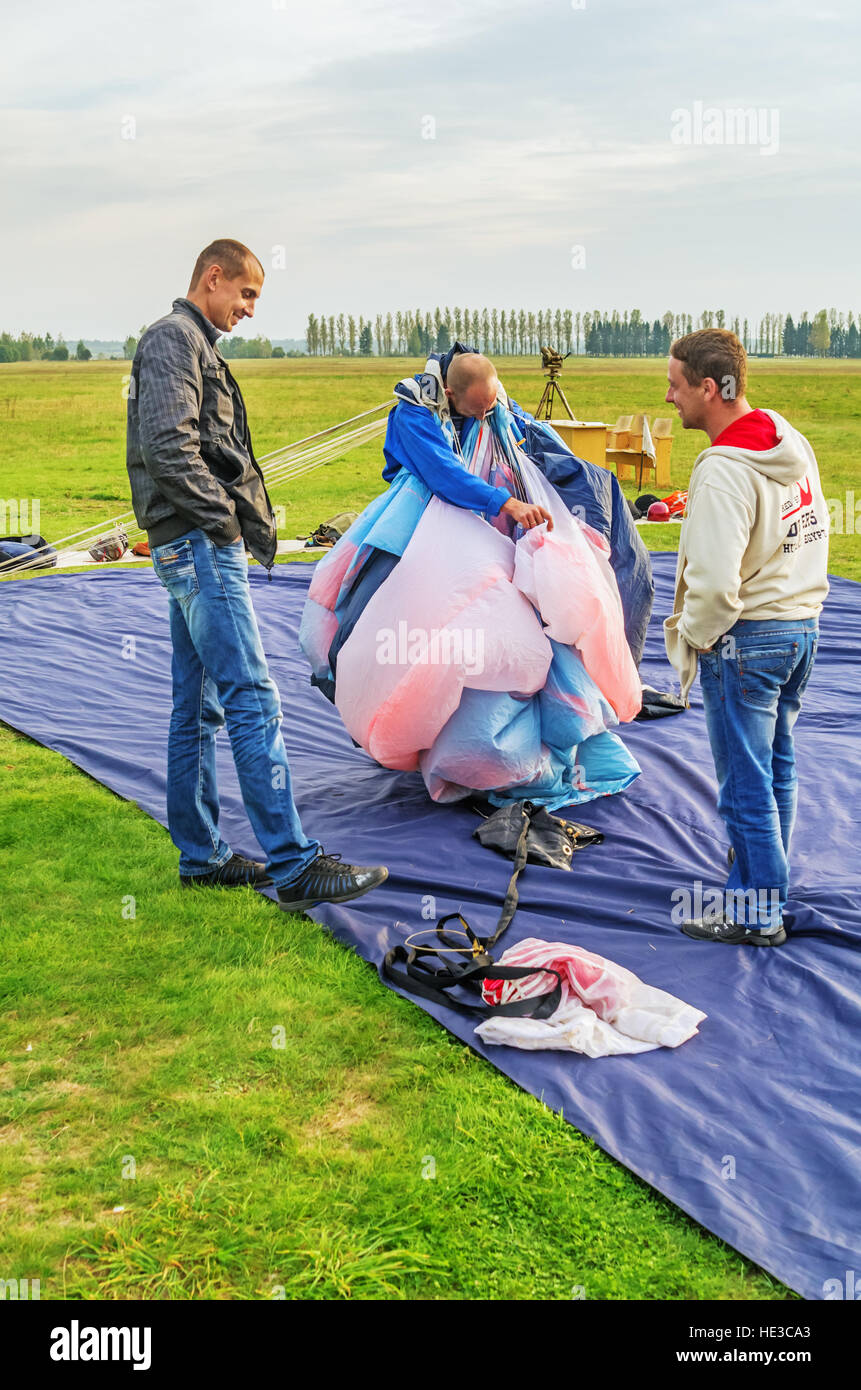 Parachutists - 2014.Packing of parachute Stock Photo - Alamy