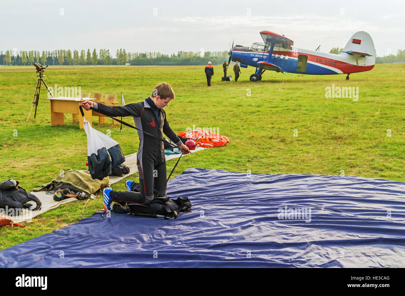 Parachutists - 2014.Packing of parachute Stock Photo - Alamy
