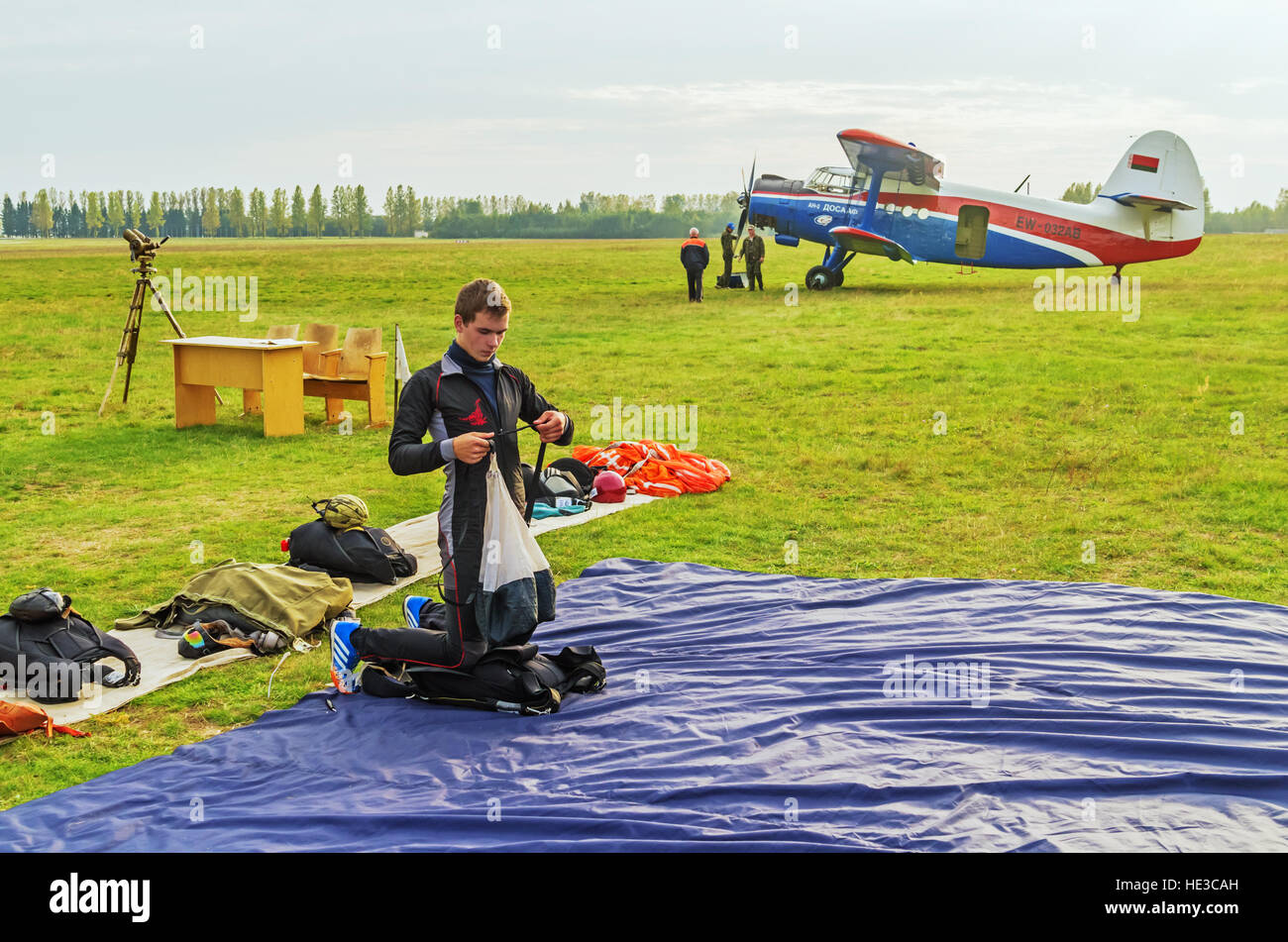 Parachutists - 2014.Packing of parachute Stock Photo - Alamy