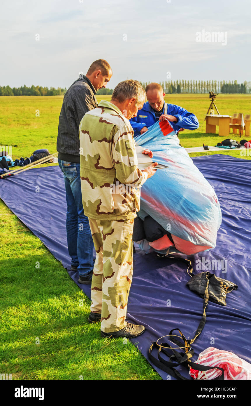 Parachutists - 2014.Packing of parachute Stock Photo - Alamy