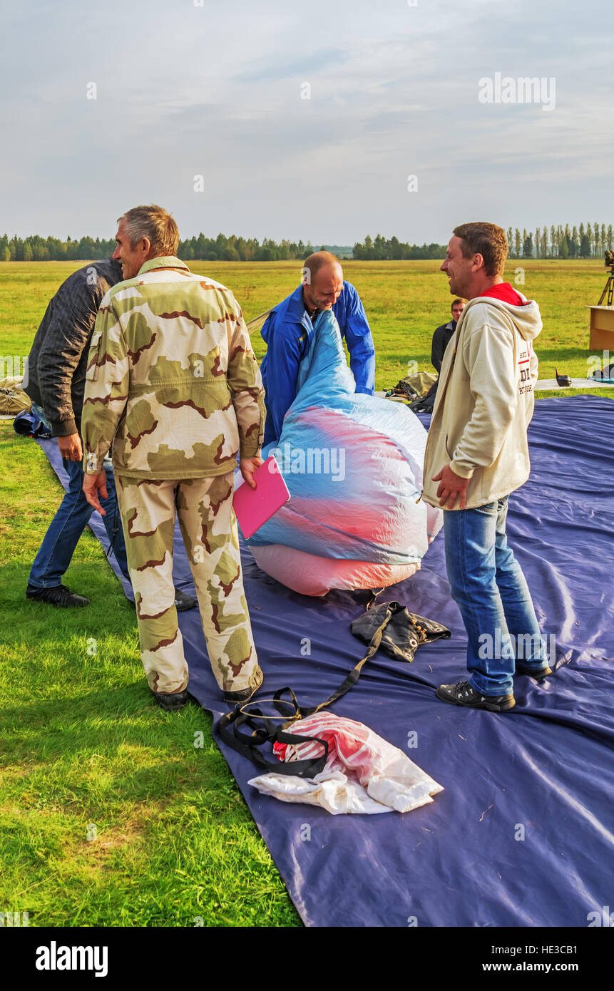 Parachutists - 2014.Packing of parachute Stock Photo - Alamy