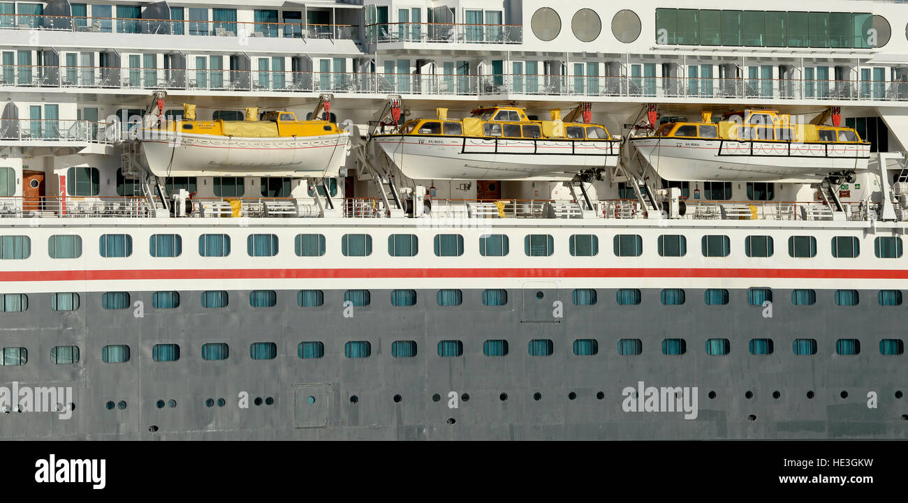 Fred olsen ship balmoral hi-res stock photography and images - Alamy