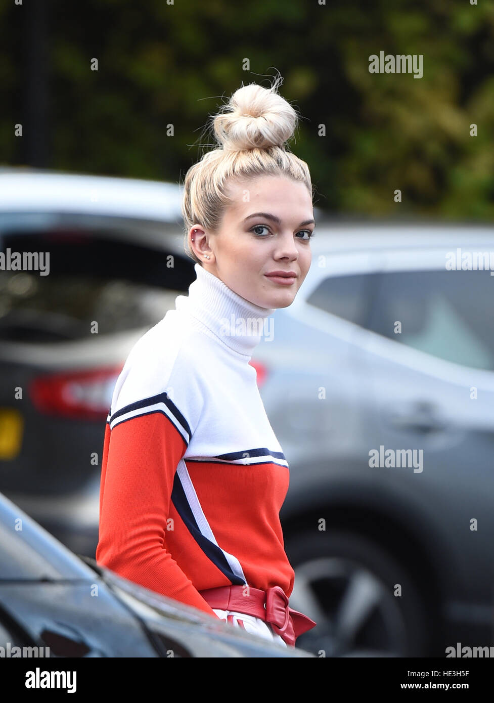 X Factor winner of 2015 Louisa Johnson seen signing autographs and ...