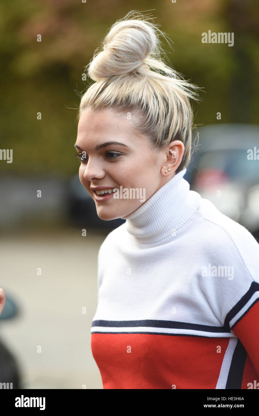 X Factor winner of 2015 Louisa Johnson seen signing autographs and ...