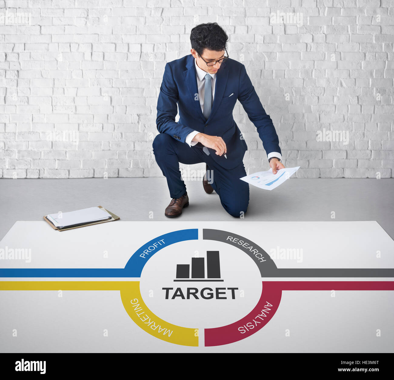 Target Achievement Mission Bar Chart Concept Stock Photo - Alamy