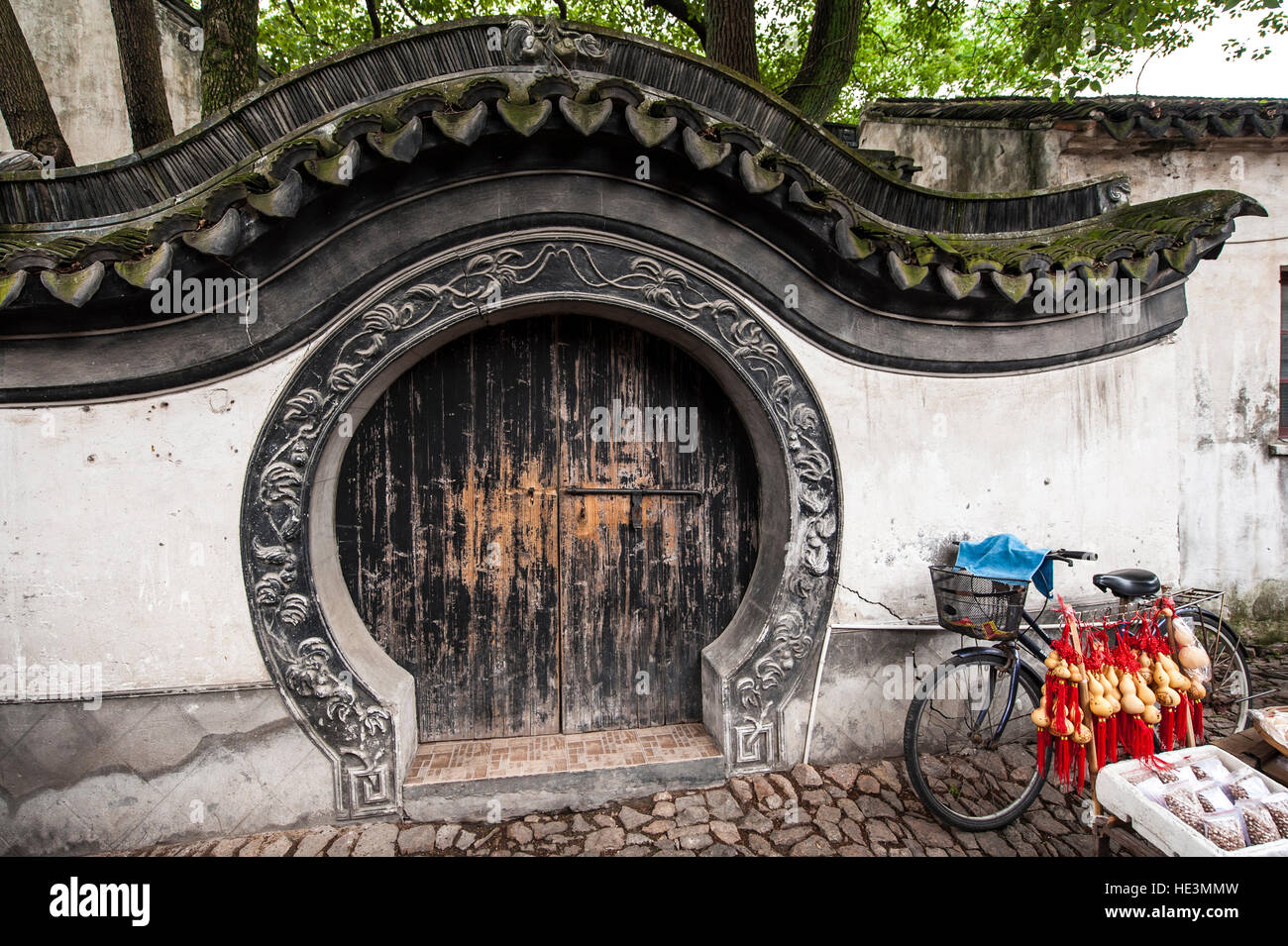 Chinese Moon Gate High Resolution Stock Photography and Images - Alamy