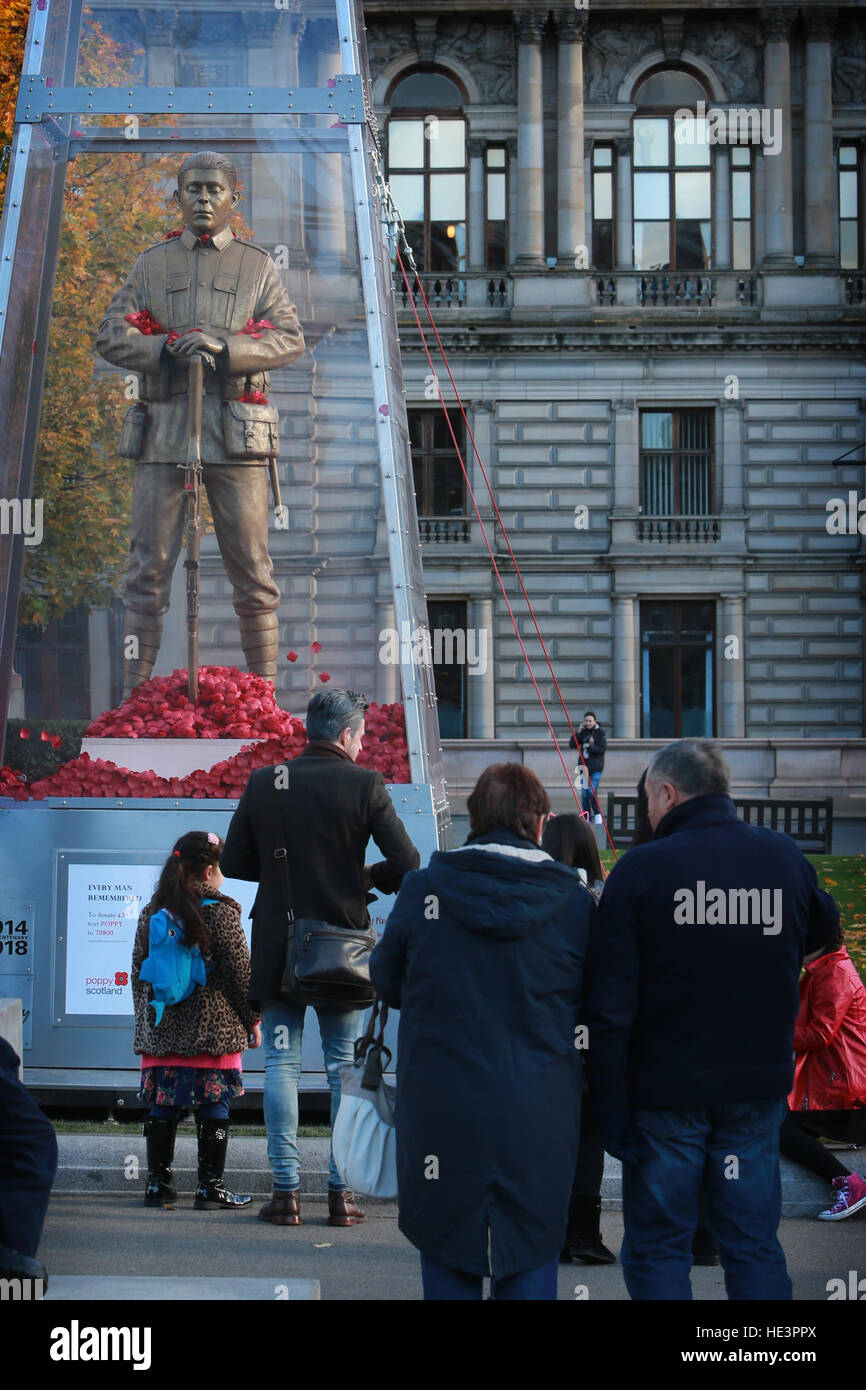 Fallen soldier display hi-res stock photography and images - Alamy