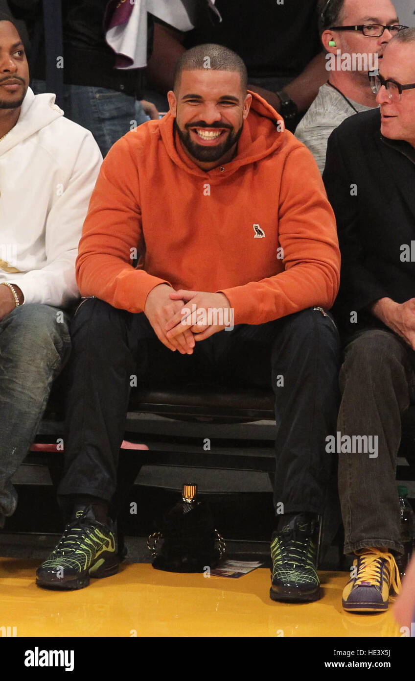 Drake sits court-side at the Los Angeles Lakers vs the Golden State ...