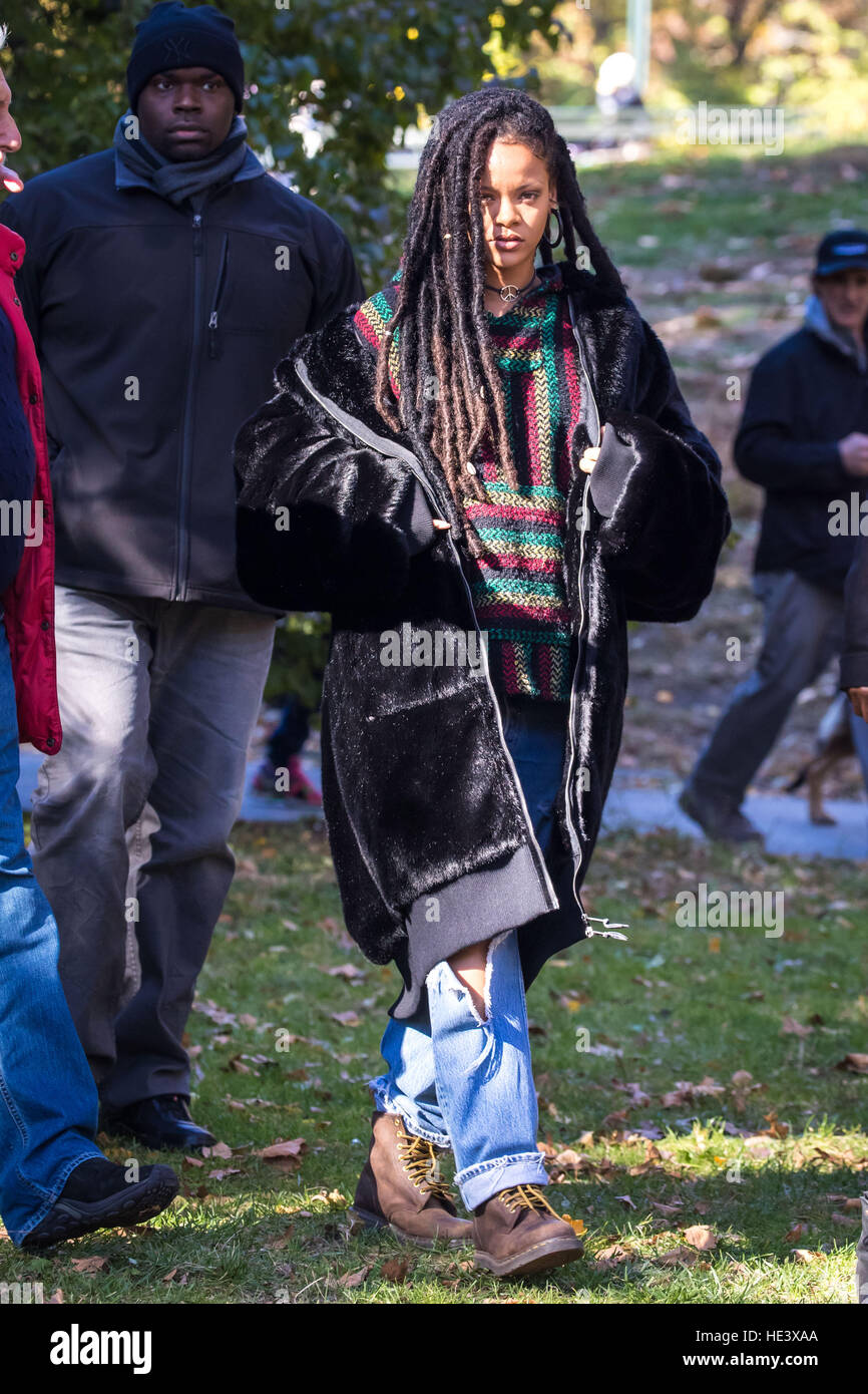 Rihanna wears long dreadlocks to film a scene for 'Ocean's Eight' with ...