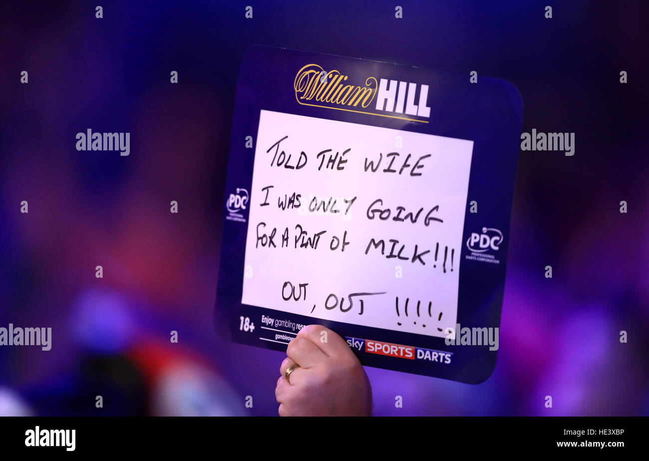 Darts fan holding sign hi-res stock photography and images - Alamy