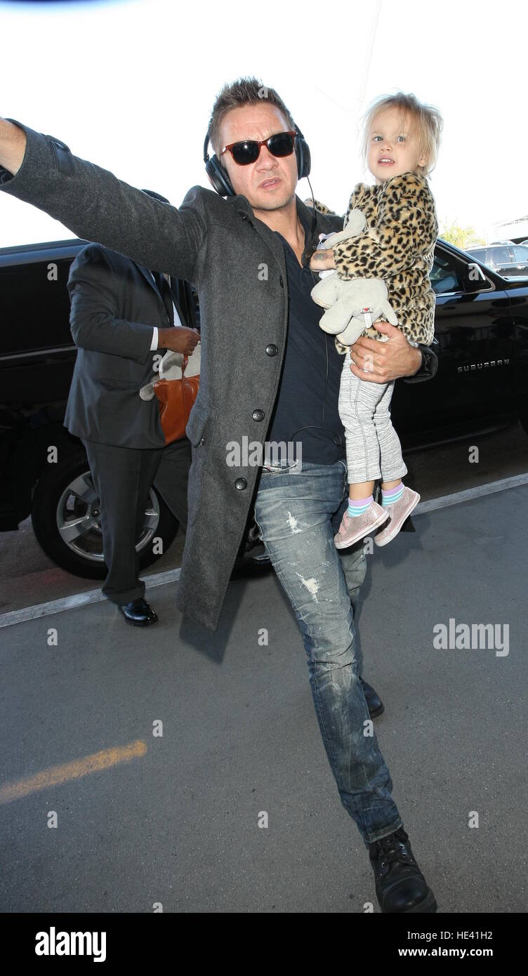 Jeremy renner 2016 hi-res stock photography and images - Alamy