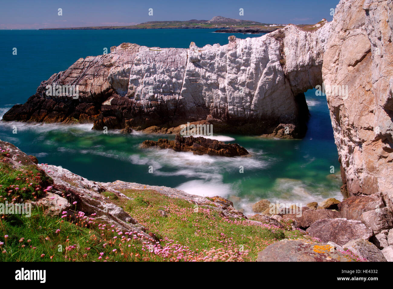 Bwa Gwyn, (White Arch) Rhoscolyn, Anglesey Stock Photo - Alamy