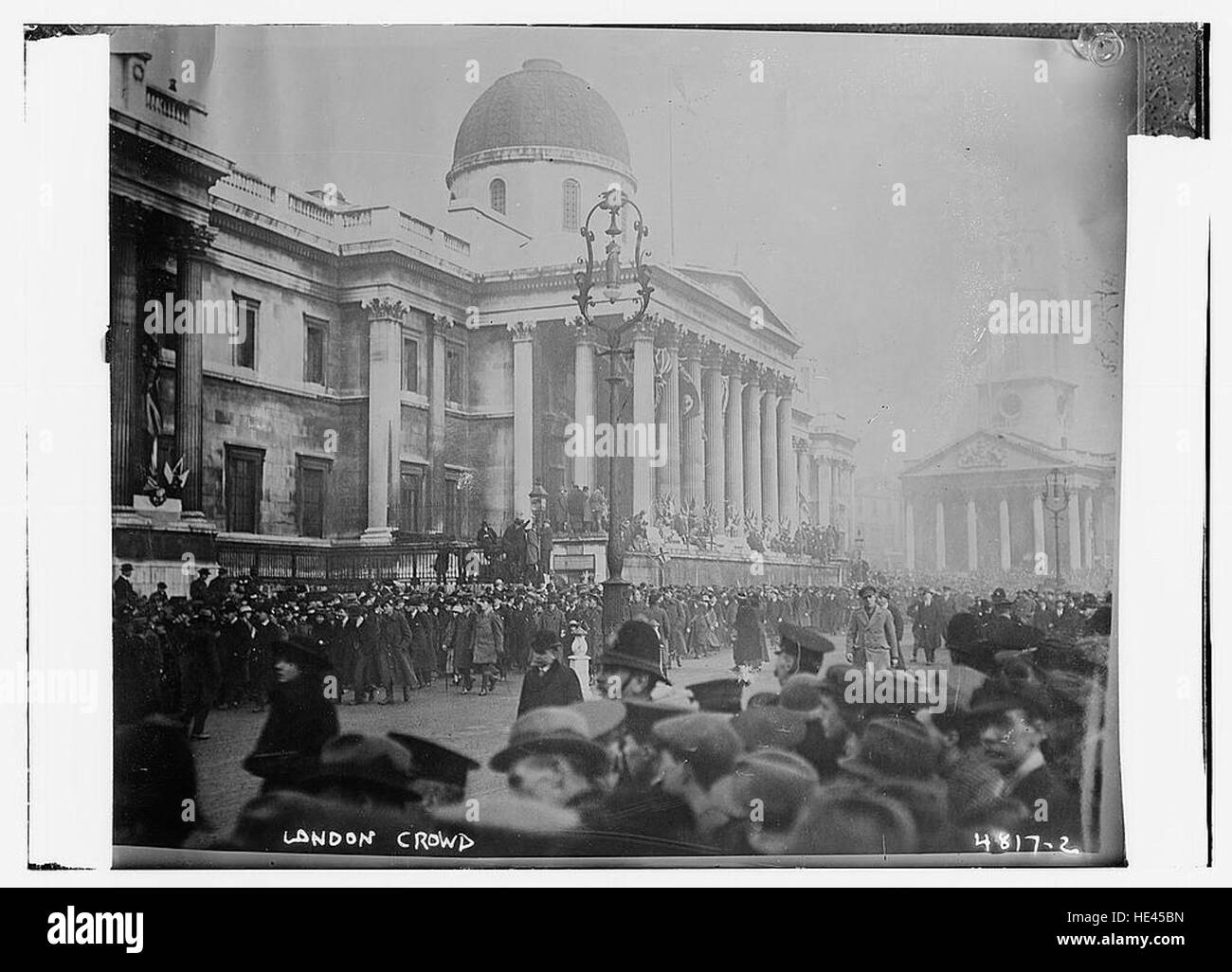 Diverse crowd in Black and White Stock Photos & Images - Alamy