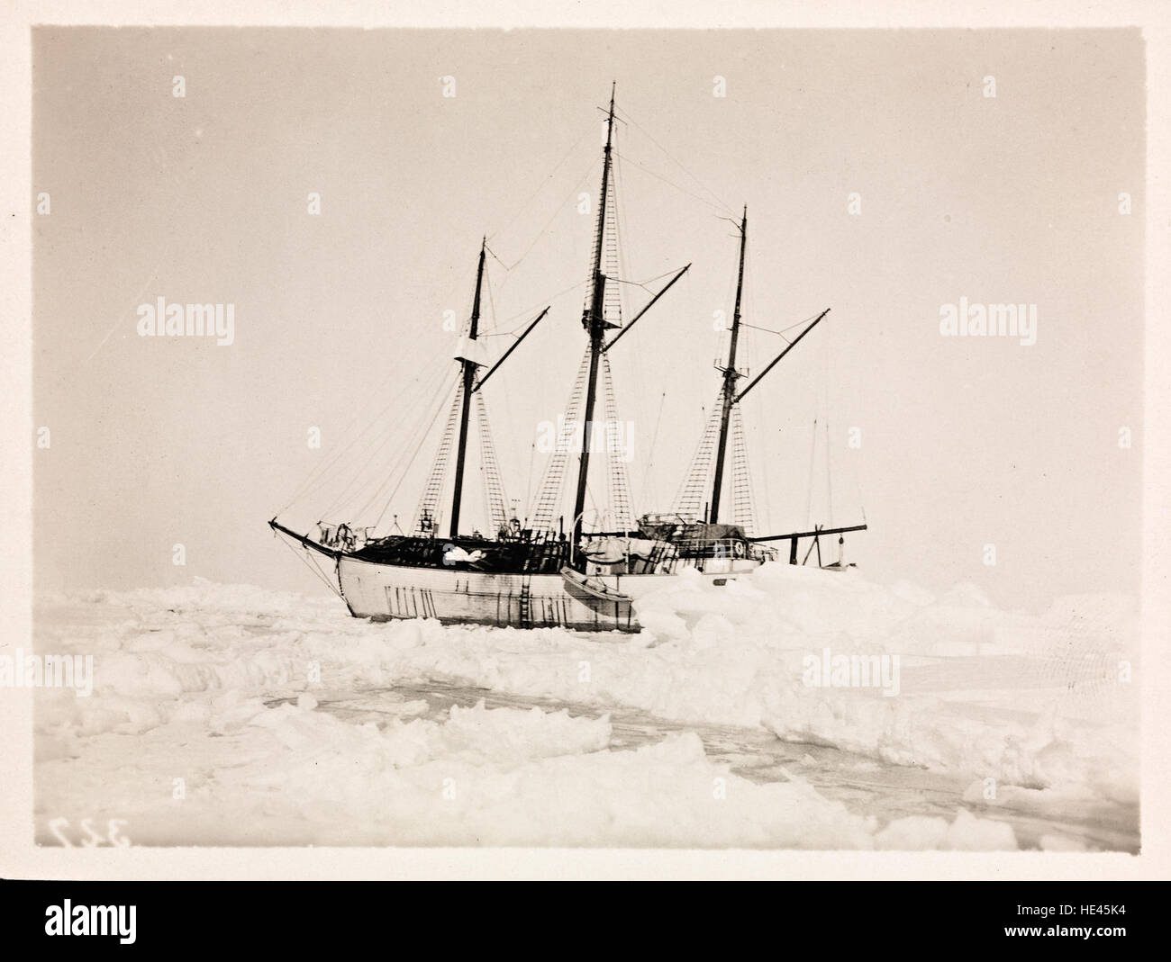 The image titled 'Maud i oppskrudd' depicts the historic Maud ...