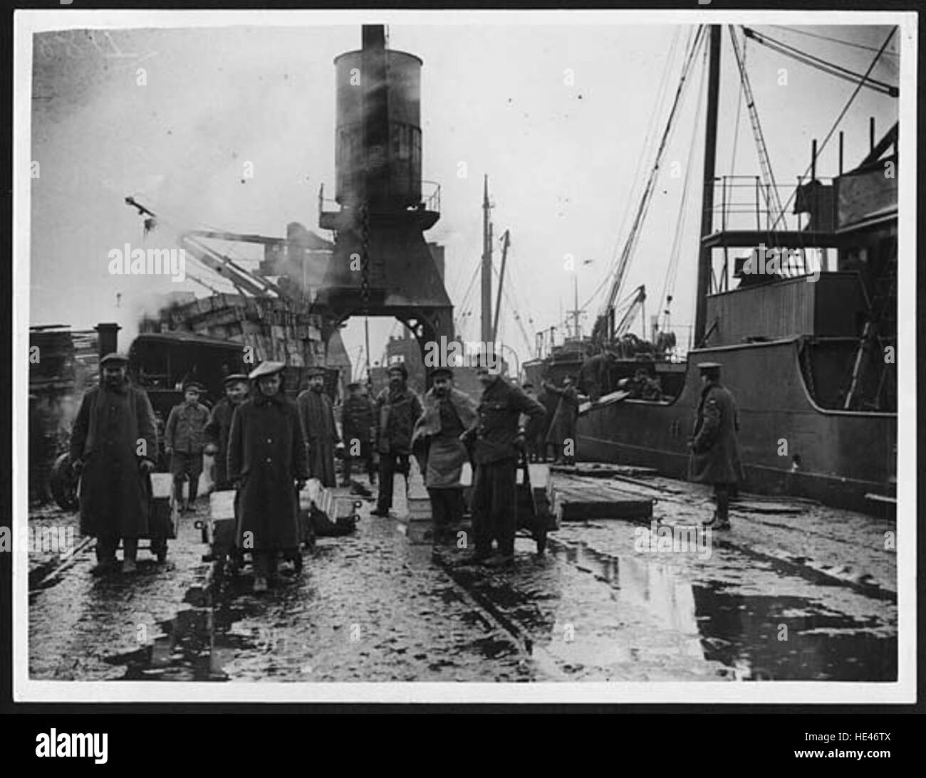 Scene on the quay during the unloading of a store Stock Photo - Alamy
