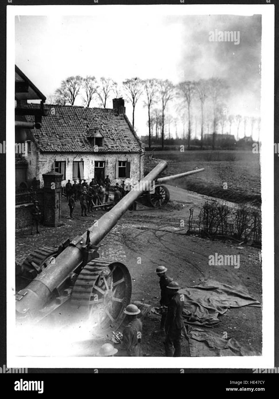 Firing large artillery guns hi-res stock photography and images - Alamy