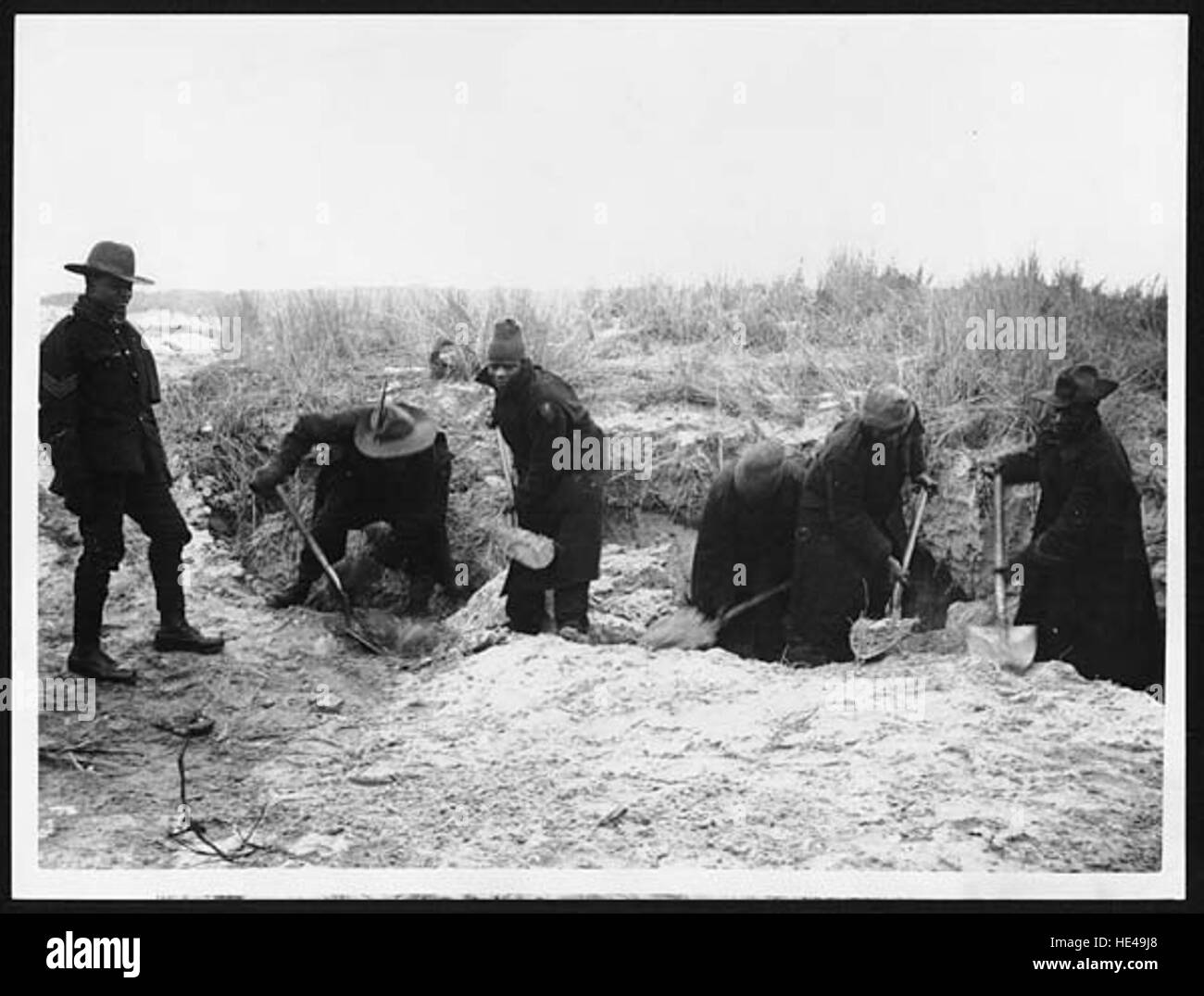 This image depicts a historical scene of sand digging, offering a ...