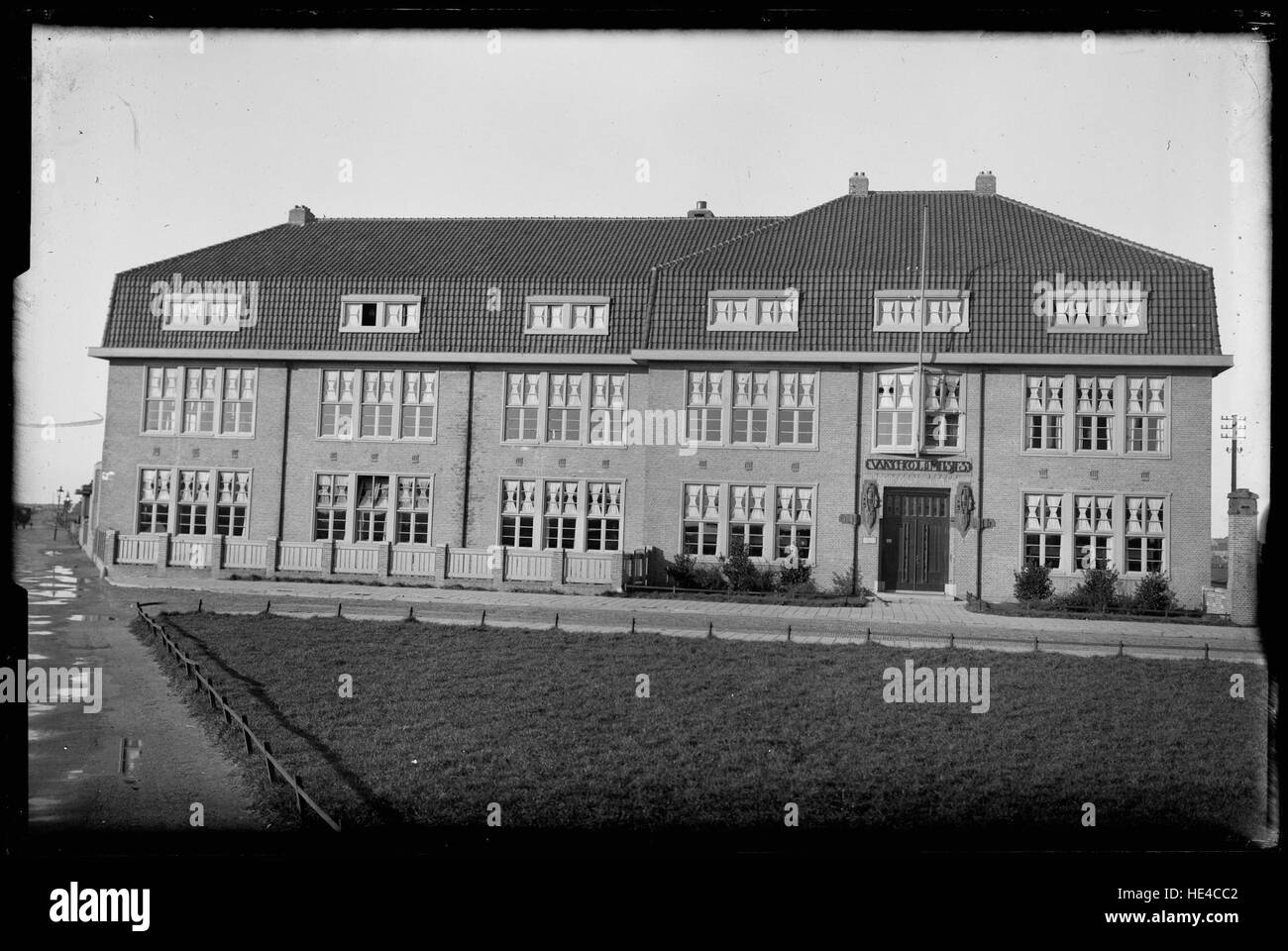 A historic photograph of a housekeeping school in Den Helder ...