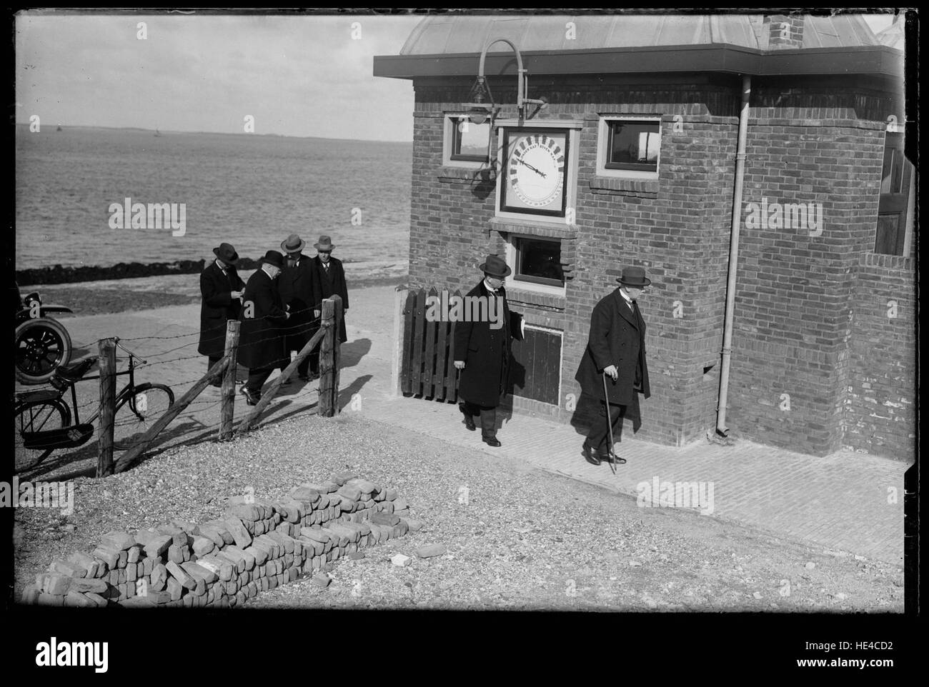 A historical image of the meteorological station in Den Helder ...