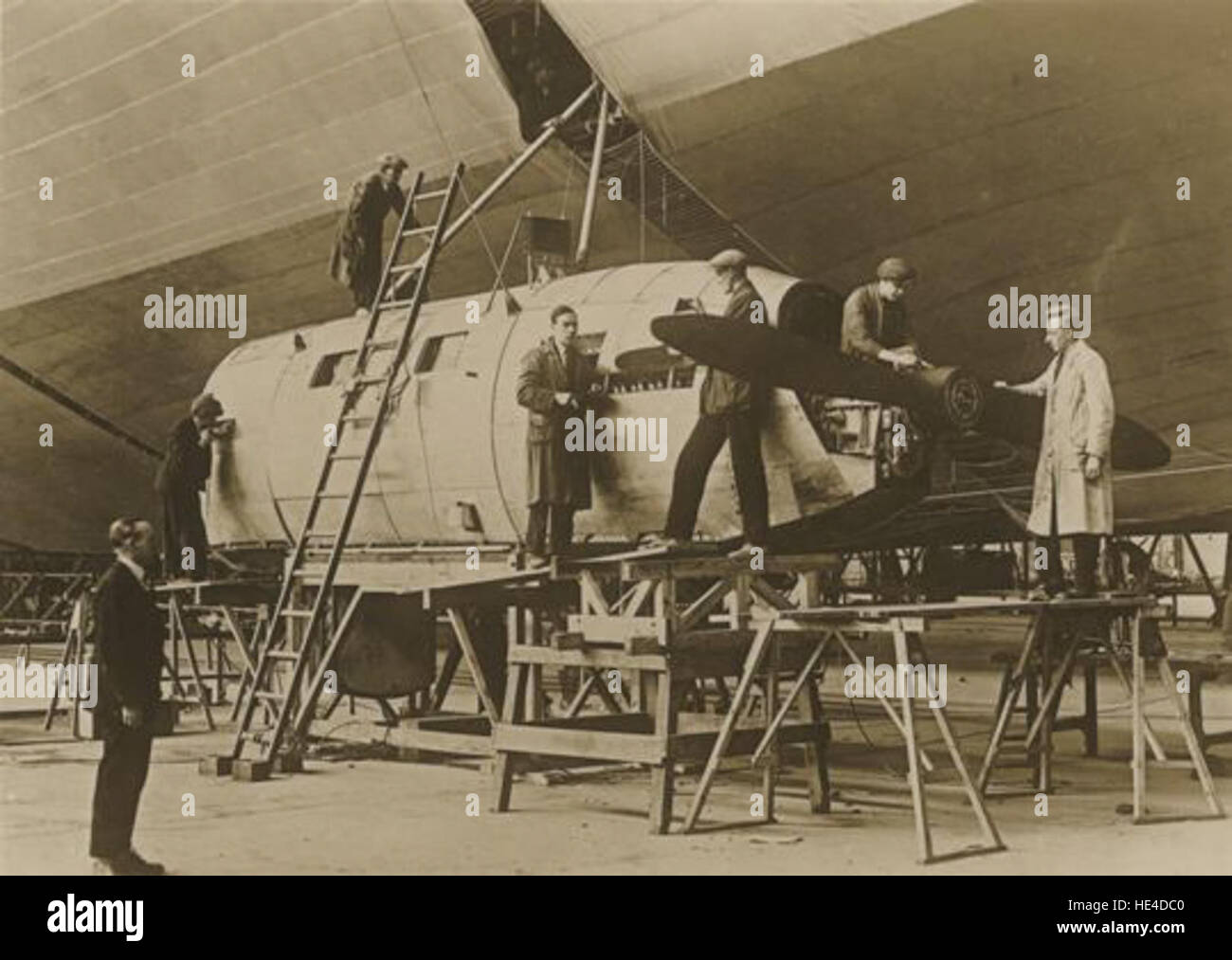 Inspecting the R100 airship at Howden, 1933 Stock Photo - Alamy