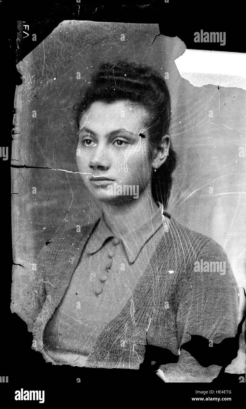 2 imagini: Portret de fata, historical portrait, Ialomita, Romania ...