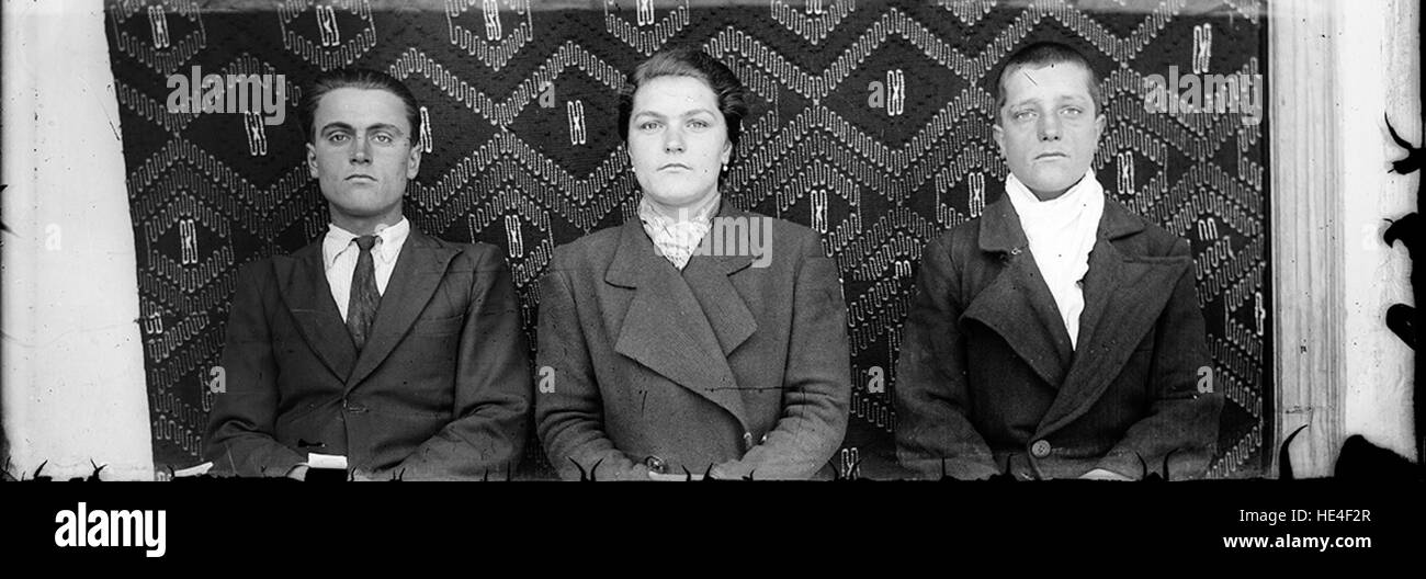 2 imagini: portrete The project Costică Acsinte Archive needs help ...