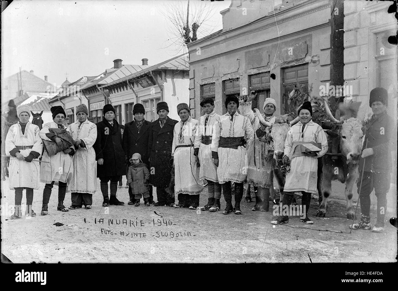 Inv. 822, Grup de colindători, 1 ianuarie 1940, Foto-Axinte-Slobozia ...