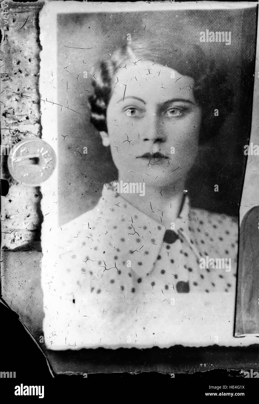 Two portrait reproductions hi-res stock photography and images - Alamy