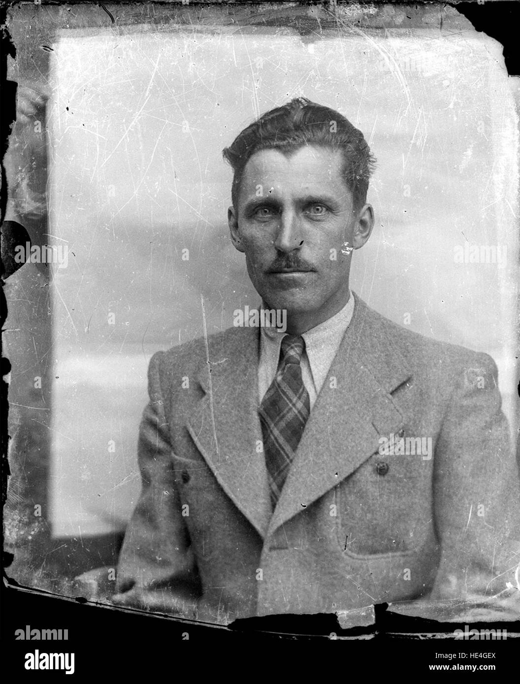 A set of two historic Romanian portraits, taken by Costica Acsinte ...