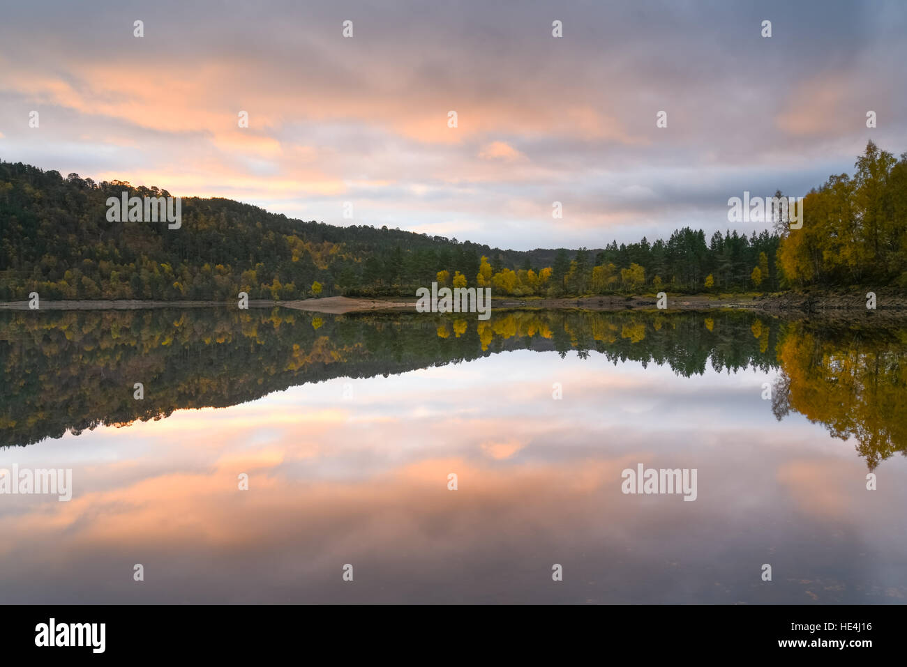Dawn at Loch Beinn a'Mheadhoin, Glen Affric, Scotland Stock Photo - Alamy