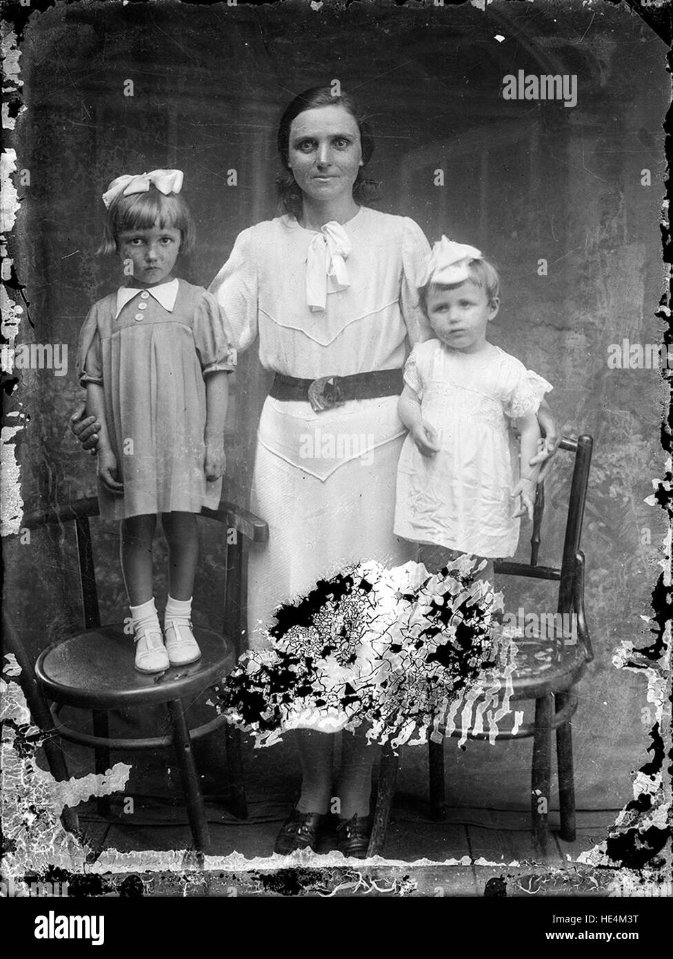 Mamă cu doi copii Stock Photo - Alamy