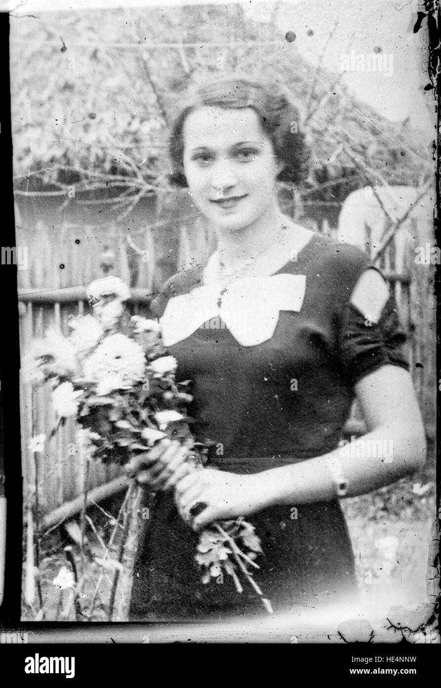 Vintage romanian portraits hi-res stock photography and images - Alamy