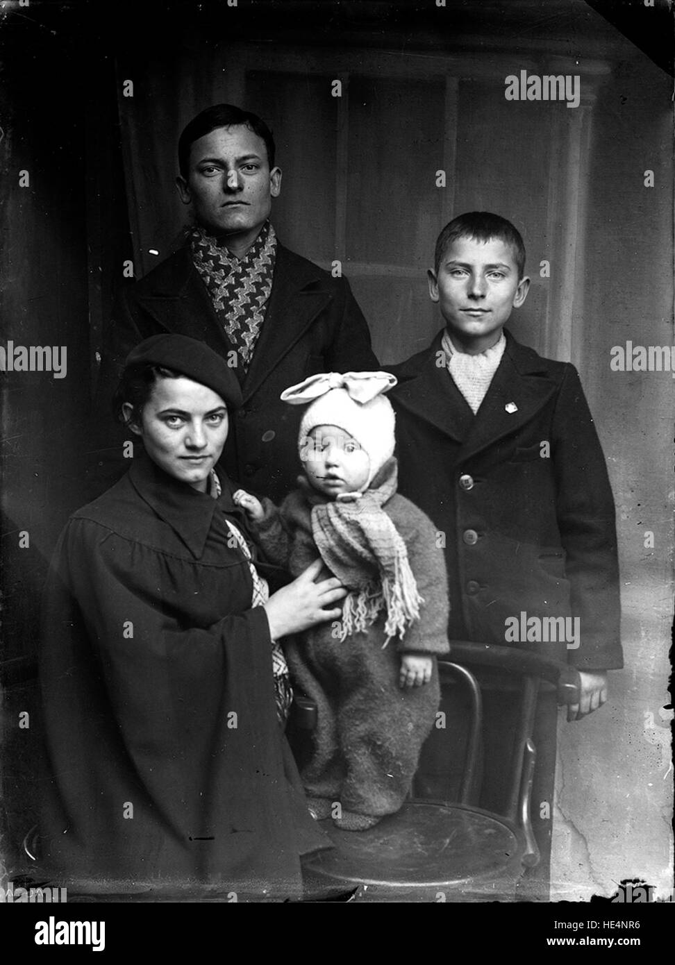 Traditional romanian family hi-res stock photography and images - Alamy