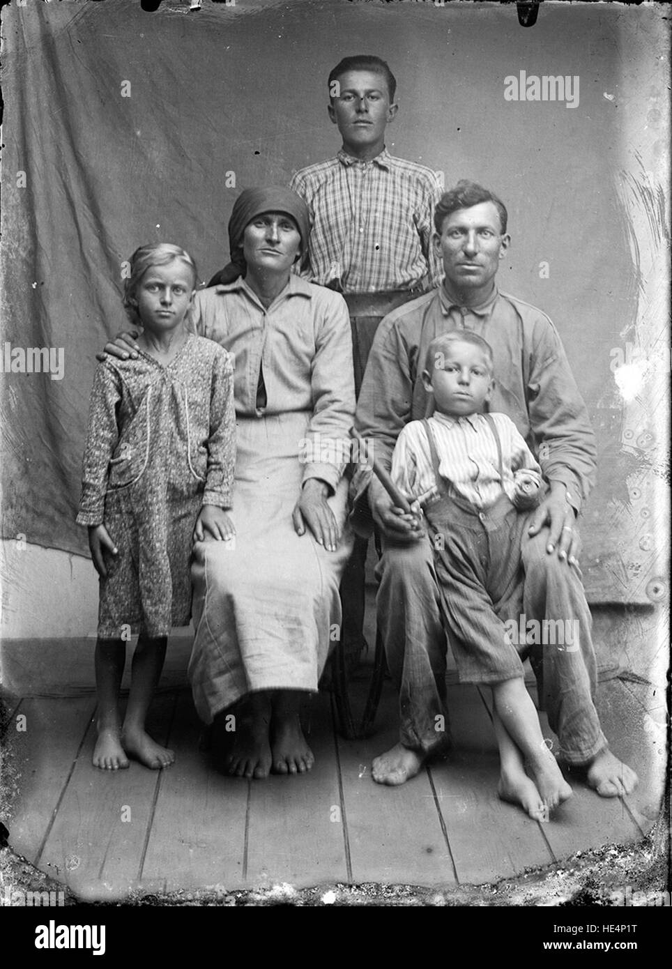 A historical portrait of a Romanian family, captured by Costică Acsinte ...