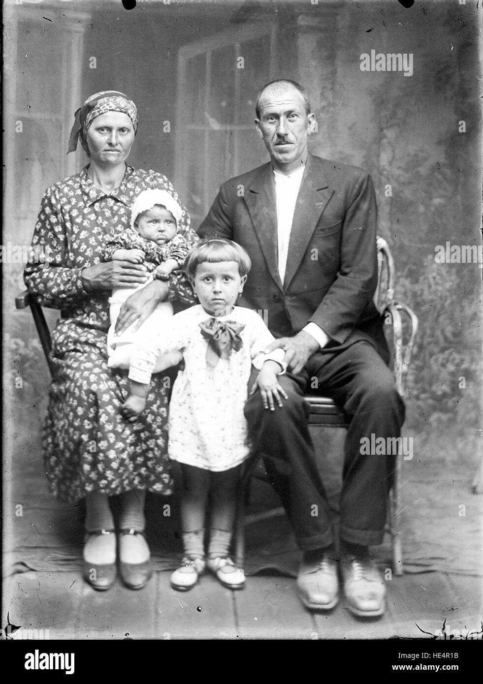 Family portrait from the Costică Acsinte Archive, Ialomita, Romania ...