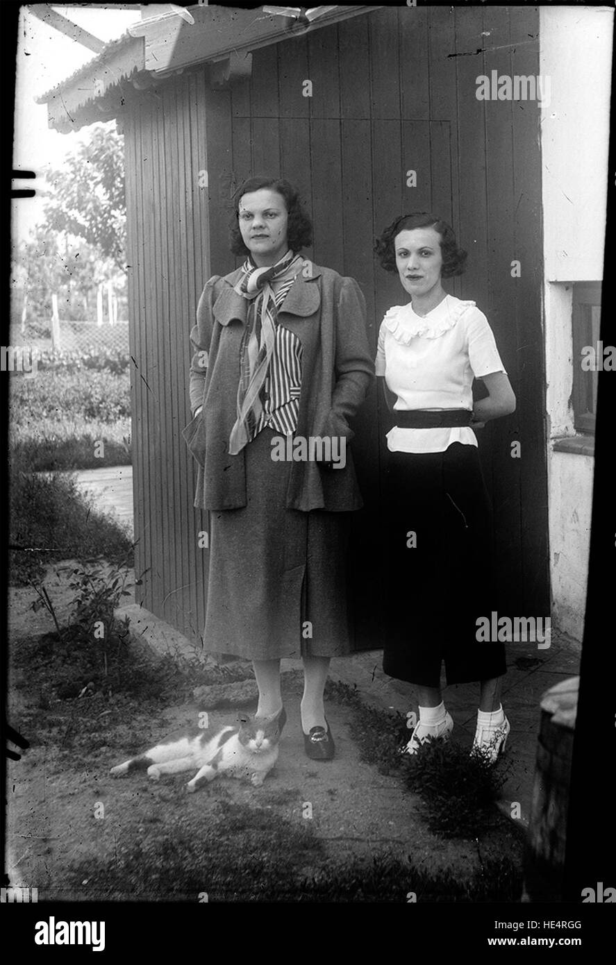 Two portraits, historical images from the Costica Acsinte Archive ...