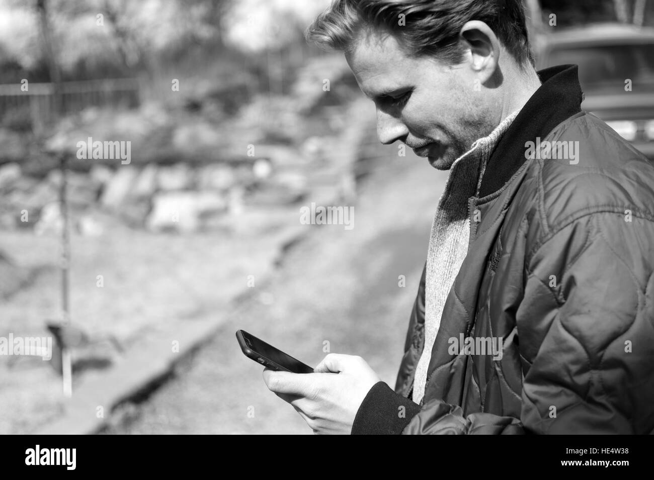 Man searching for something hi-res stock photography and images - Alamy
