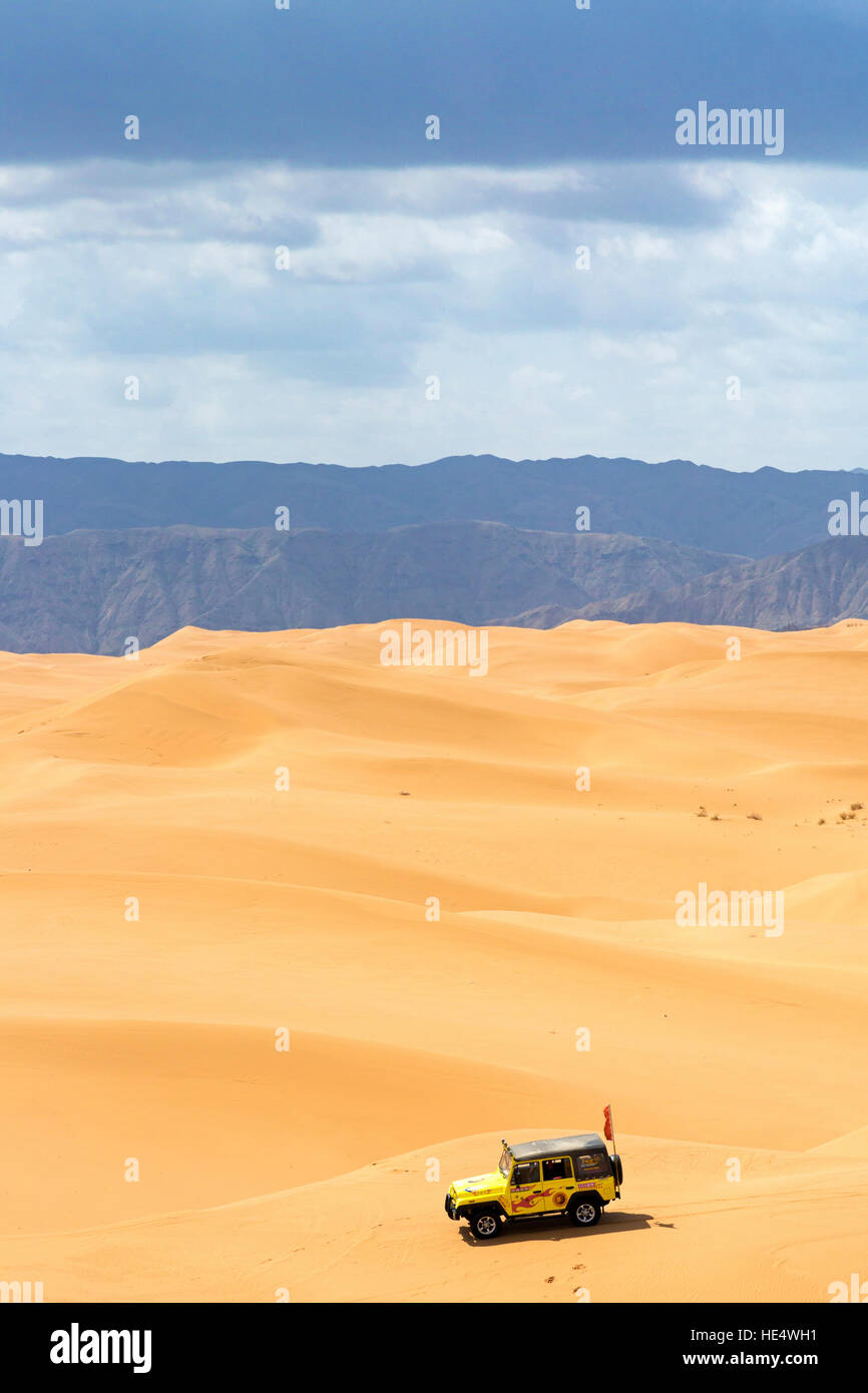Four wheel drive tour in the desert at Shapotou Scenic Area, Zhongwei ...