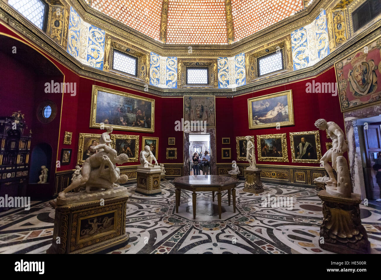 Uffizi gallery florence interior hi-res stock photography and images ...