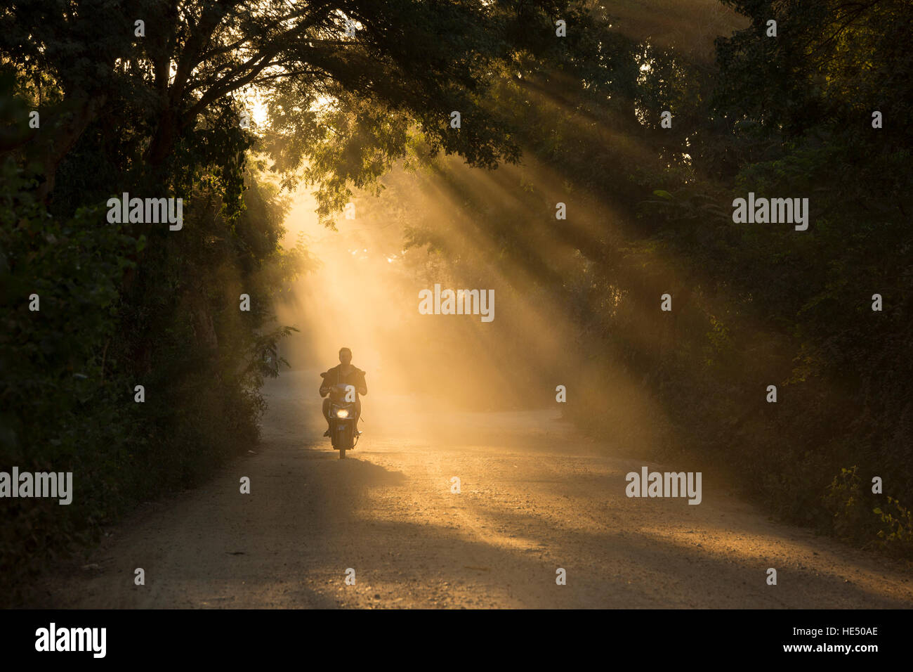 Pathway rays light tunnel hi-res stock photography and images - Alamy
